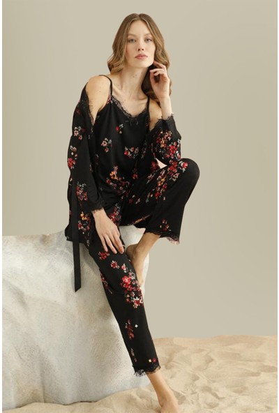 Kadın Siyah Kırmızı Çiçek Desenli Pegasus Dantel Detaylı Sabahlıklı 3'lü Pijama Takımı Kadın Siyah Kırmızı Çiçek Desenli Pegasus Dantel Detaylı Sabahlıklı 3'lü Pijama Takımı