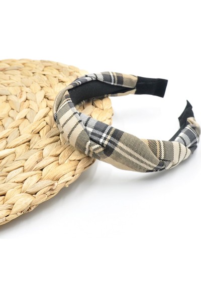 The Lunallena Sütlü Kahve Renk Ekose Desenli Burgulu Taç/saç Bandı The Lunallena Sütlü Kahve Renk Ekose Desenli Burgulu Taç/saç Bandı