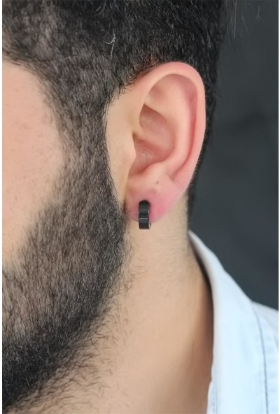 Siyah Renk Kaplama Küçük Halka Kıstırmalı Çelik Erkek Küpe Siyah Renk Kaplama Küçük Halka Kıstırmalı Çelik Erkek Küpe