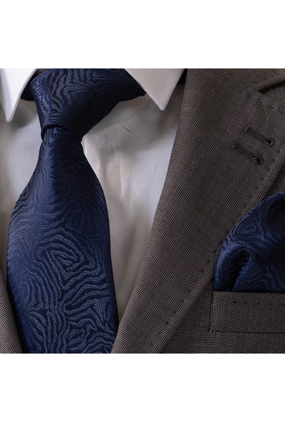 Exve Exclusive Lacivert Elengant Kendinden Desenli Kravat ve Karton Tutacaklı Mendil Seti Kravat Mendil Seti