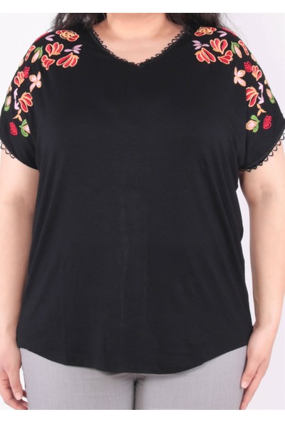 Atçı Büyük Beden Siyah V Yaka Omuzları Çiçek Işlemeli Kadın T-Shirt
