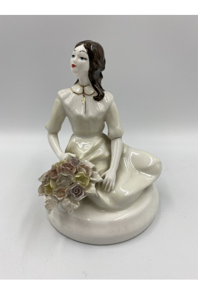 Annanemin Sandığı Oturan Kadın Biblo