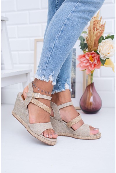 La Boss Hasır Keten Kadın Dolgu Topuklu Ayakkabı La Boss Hasır Keten Kadın Dolgu Topuklu Ayakkabı