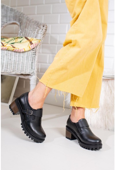 La Boss Siyah Cilt Kadın Örgü Kemerli Ayakkabı