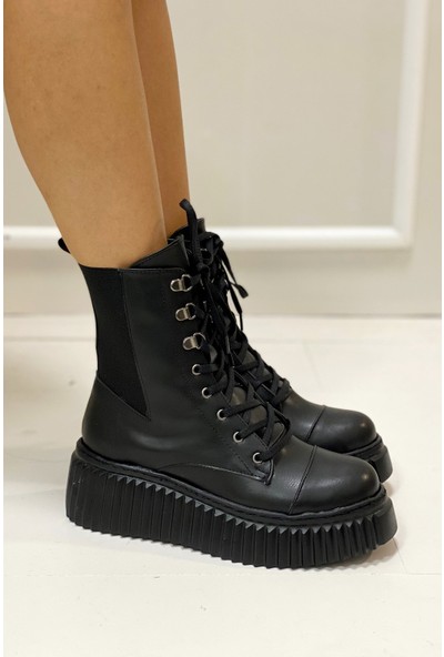 Nil Shoes Arrow Siyah Cilt Lastik Detaylı Bot Nil Shoes Arrow Siyah Cilt Lastik Detaylı Bot