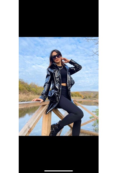 Amour Kadın Rugan Yağmurluk