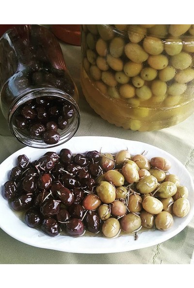Tiyenli Trilye Tipi Iri Siyah Zeytin X-Large 1 Kg(Kalibre 201-230) Ev Yapımı Doğal Köy Ürünü Tiyenli Trilye Tipi Iri Siyah Zeytin X-Large 1 Kg(Kalibre 201-230) Ev Yapımı Doğal Köy Ürünü