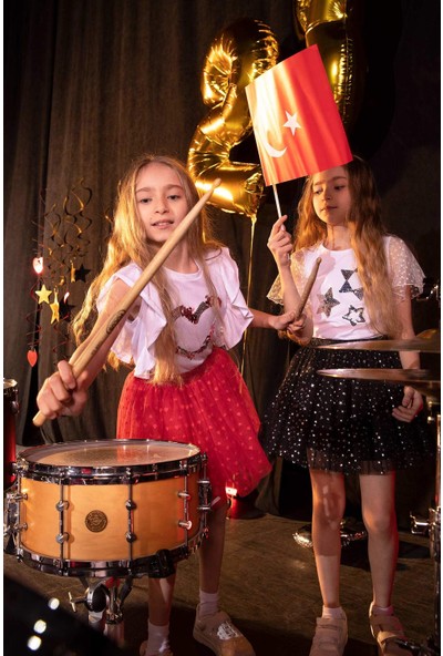 DeFacto Kız Çocuk Regular Fit 23 Nisan Çocuk Bayramı Yıldız Baskılı Kısa Kollu Tişört W9064A622SM DeFacto Kız Çocuk Regular Fit 23 Nisan Çocuk Bayramı Yıldız Baskılı Kısa Kollu Tişört W9064A622SM