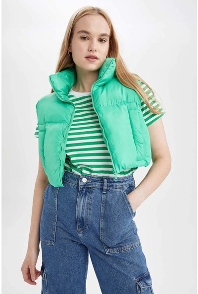 DeFacto Crop Dik Yaka Mevsimlik Şişme Yelek X6315AZ21AU DeFacto Crop Dik Yaka Mevsimlik Şişme Yelek X6315AZ21AU