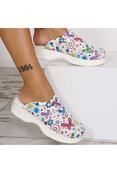 Nur Medikal Giyim Kelebek Çiçek Desenli Klasik Sabo Terlik Nur Medikal Giyim Kelebek Çiçek Desenli Klasik Sabo Terlik