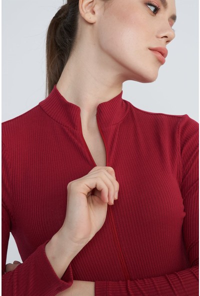 Bordo Yüksek Yaka Fermuar Detaylı Çıtçıtlı Bodysuit
