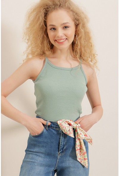 Hakke Askılı Atlet