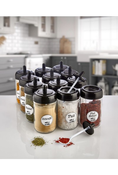 Trustmoda Baharat Etiketi Hediyeli 300 ml Siyah Renk Kendinden Kaşıklı Cam Baharatlık Seti Trustmoda Baharat Etiketi Hediyeli 300 ml Siyah Renk Kendinden Kaşıklı Cam Baharatlık Seti