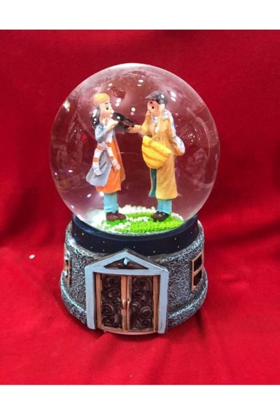 Keman Çalan Kız Sevgili Işıklı Müzikli Kar Küresi Büyük Boy Keman Çalan Kız Sevgili Işıklı Müzikli Kar Küresi Büyük Boy