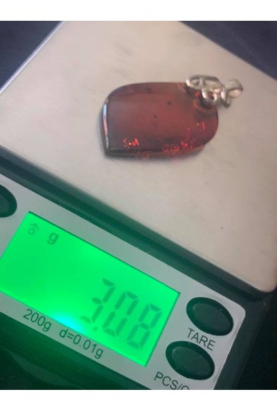 Doğal Kaya Damla Kehribar Kolye Ucu Gümüş Aparatlı 3,08 Gram Doğal Kaya Damla Kehribar Kolye Ucu Gümüş Aparatlı 3,08 Gram