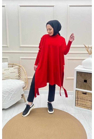Karzen Yırtmaç ve Düğme Detaylı Triko Tunik Panço Kırmızı Karzen Yırtmaç ve Düğme Detaylı Triko Tunik Panço Kırmızı