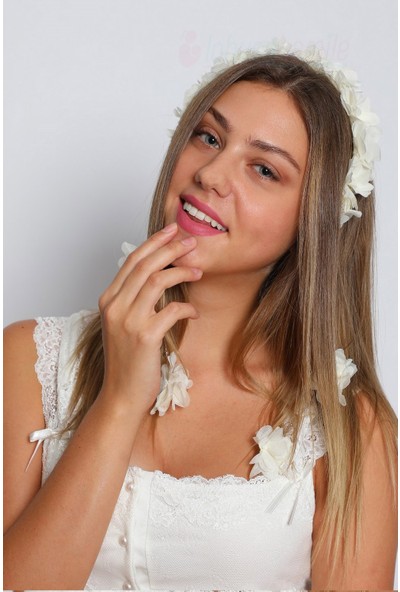 LH2310 Sarkan Küpeli Ekru Lohusa Tacı LH2310 Sarkan Küpeli Ekru Lohusa Tacı