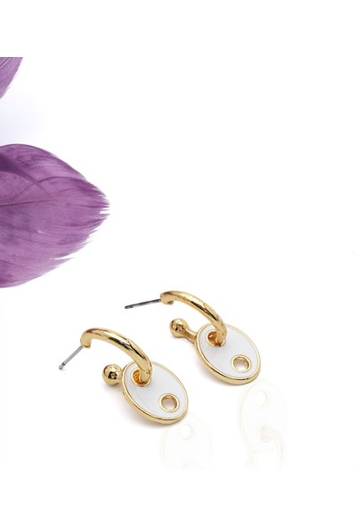 Marjin Kadın Altın Renkli Minimal Beyaz Düğme Küpe Marjin Kadın Altın Renkli Minimal Beyaz Düğme Küpe