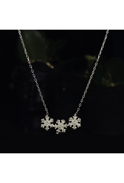 Wena Jewelry 925 Ayar Gümüş 3'lü Kar Tanesi Kolye Wena Jewelry 925 Ayar Gümüş 3'lü Kar Tanesi Kolye