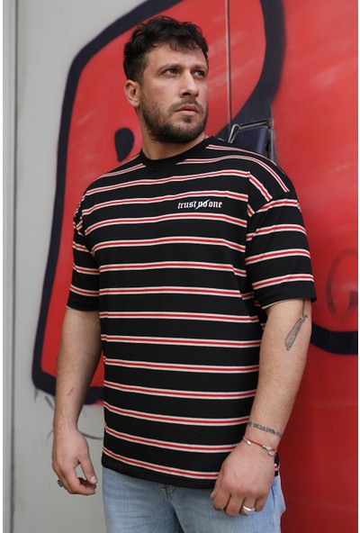 Karpefingo Erkek Trust No One Baskılı Oversıze Kırmızı-Siyah T-Shirt Karpefingo Erkek Trust No One Baskılı Oversıze Kırmızı-Siyah T-Shirt