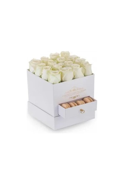 Çiçek & Yunus Kare Beyaz Kutuda Beyaz Güller ve Makaron