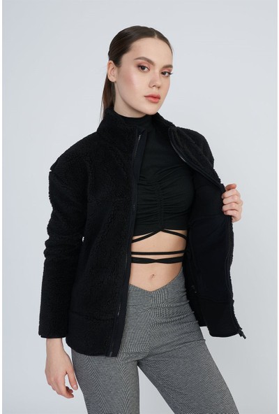 Nalu Siyah Fermuarlı Cepli Peluş Ceket