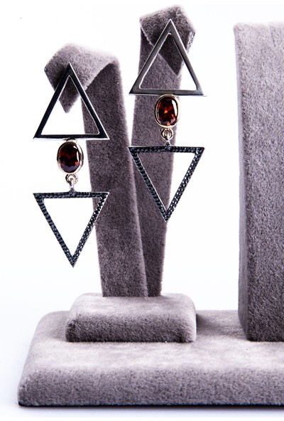 Dada Garnet Çift Üçgen Gümüş Küpe Dada Garnet Çift Üçgen Gümüş Küpe