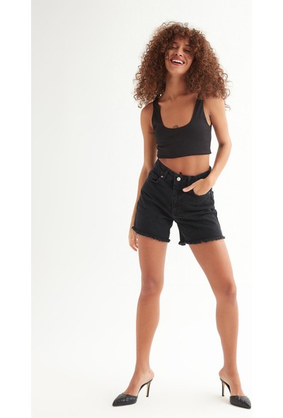 Açelya Okcu Yüksek Bel Püsküllü Jean Şort