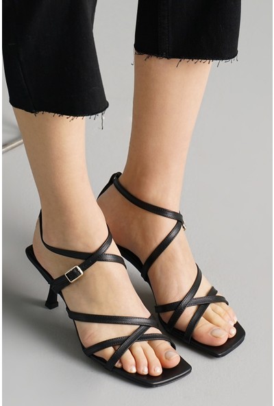 Mio Gusto Valeria Siyah Renk Kadın Topuklu Sandalet Ayakkabı Mio Gusto Valeria Siyah Renk Kadın Topuklu Sandalet Ayakkabı