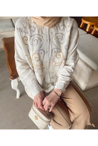 Kadın Çift Renk Işlemeli Pul Detaylı Bej Gömlek