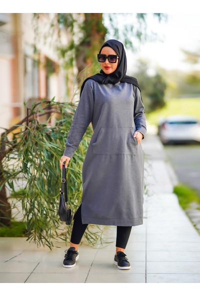 Kanguru Cepli Yandan Yırtmaçlı Kapüşonlu Uzun Sweatshirt - Füme - Por La Cara