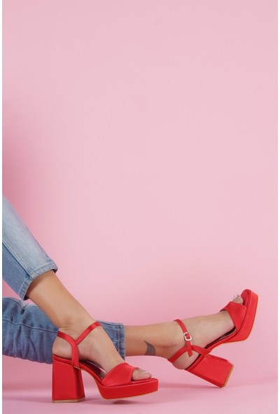 Divolya Fell Kırmızı Saten Platform Topuklu Günlük Ayakkabı Divolya Fell Kırmızı Saten Platform Topuklu Günlük Ayakkabı