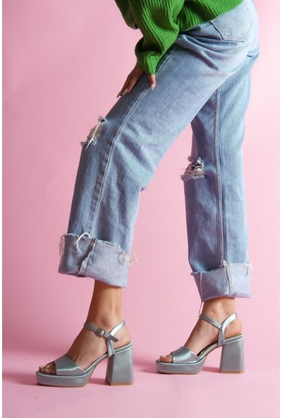 Divolya Fell Yeşil Saten Platform Topuklu Günlük Ayakkabı Divolya Fell Yeşil Saten Platform Topuklu Günlük Ayakkabı