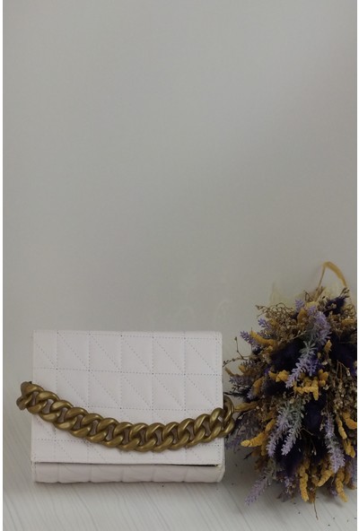 Larin Butik Kadın Beyaz Zincir Aksesuarlı Kapitone Kutu Çanta