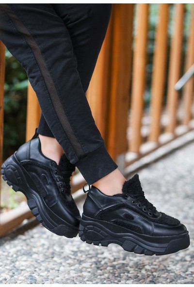 Shoecide Siyah Cilt Bağcıklı Spor Ayakkabı Shoecide Siyah Cilt Bağcıklı Spor Ayakkabı