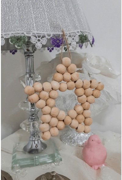 Tsundoku Dev Doğal Ahşap Boncuklu Dekoratif Yıldız 5 Köşeli, Jüt Ipli Yılbaşı Ağacı Süsü Tsundoku Dev Doğal Ahşap Boncuklu Dekoratif Yıldız 5 Köşeli, Jüt Ipli Yılbaşı Ağacı Süsü