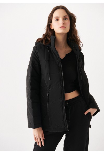 Mavi Kapüşonlu Siyah Ceket Mavi Kapüşonlu Siyah Ceket