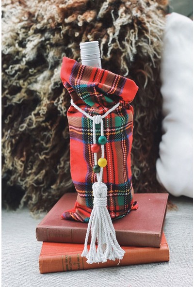 E-Sanat Evi Dekoratif Makrome Püsküllü Boncuk Detaylı Ekoseli Şişe Kılıfı E-Sanat Evi Dekoratif Makrome Püsküllü Boncuk Detaylı Ekoseli Şişe Kılıfı