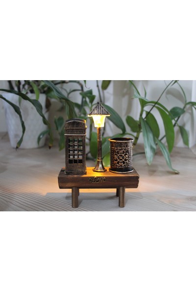 Winter House Londra Telefon Kulübesi ve Işıklı Sokak Lambası Winter House Londra Telefon Kulübesi ve Işıklı Sokak Lambası