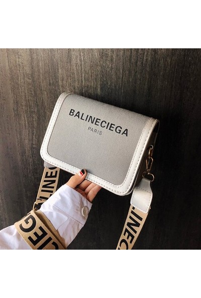 2022 Moda Niş Tasarım Küçük Kare Çanta Yaz Harfleri Geniş Askılı Messenger Çanta Bayan Cüzdan ve Çanta 2022 Moda Niş Tasarım Küçük Kare Çanta Yaz Harfleri Geniş Askılı Messenger Çanta Bayan Cüzdan ve Çanta