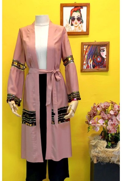 MarkAşk Kadın Beli Kuşaklı Aerobin Kumaş Pul Detaylı Kimono Standart Beden Pudra 120 Cm. MarkAşk Kadın Beli Kuşaklı Aerobin Kumaş Pul Detaylı Kimono Standart Beden Pudra 120 Cm.