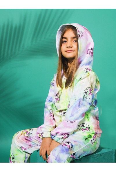 Mixx Store Scuba Kumaş Rahat Kesim Batik Desenli Koala Baskılı Kız Çocuk Eşofman Takımı Mixx Store Scuba Kumaş Rahat Kesim Batik Desenli Koala Baskılı Kız Çocuk Eşofman Takımı