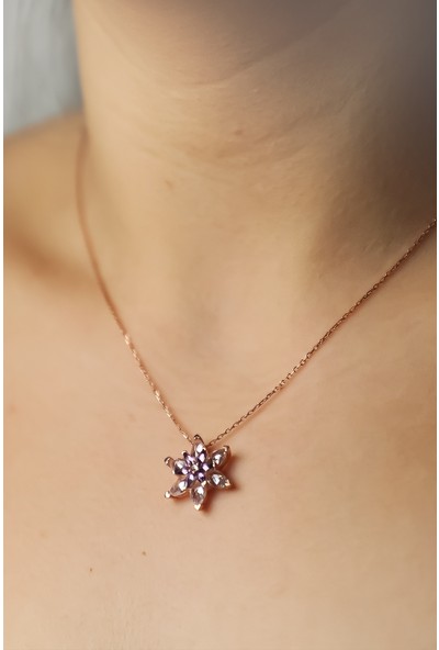 Qayra Dekor 925 Ayar Gümüş Kırmızı Beril Umut Çiçeği Özel Tasarım Zirkon Kolye Qayra Dekor 925 Ayar Gümüş Kırmızı Beril Umut Çiçeği Özel Tasarım Zirkon Kolye