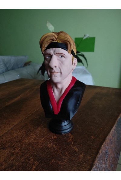 Zer Sanat Cobra Kai Johnny Lawrence 19 cm Dekoratif Büst Heykel Figür Zer Sanat Cobra Kai Johnny Lawrence 19 cm Dekoratif Büst Heykel Figür