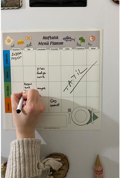 Tutunabilir Kağıt Haftalık Menü Planlayıcı Magnet Mıknatıslı Yazı Tahtası Buzdolabı Magneti Pano 30X30 cm + Kalem Tutunabilir Kağıt Haftalık Menü Planlayıcı Magnet Mıknatıslı Yazı Tahtası Buzdolabı Magneti Pano 30X30 cm + Kalem