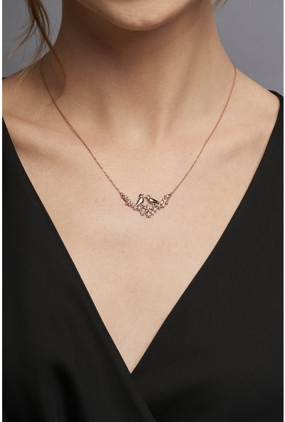 Jewelmim Sevgi Kuşları Motifli Doğal Zirkon Taşlı 14K Rose Altın Kaplama 45 cm Zincirli Kadın Gümüş Kolye Jewelmim Sevgi Kuşları Motifli Doğal Zirkon Taşlı 14K Rose Altın Kaplama 45 cm Zincirli Kadın Gümüş Kolye