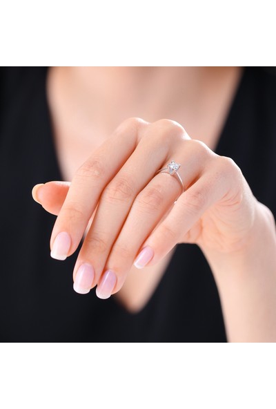 Favori Pırlanta Tektaş Yüzük