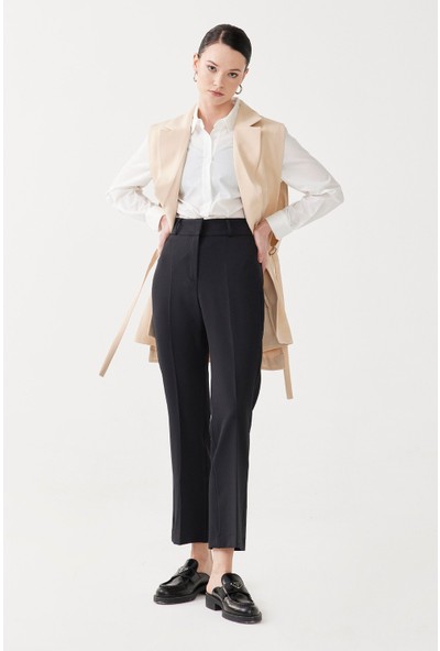 Suud Collection Siyah Flare Kesim Kumaş Pantolon Suud Collection Siyah Flare Kesim Kumaş Pantolon