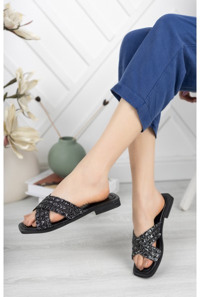 Raff Kadın Çapraz Bantlı Terlik Raff Kadın Çapraz Bantlı Terlik