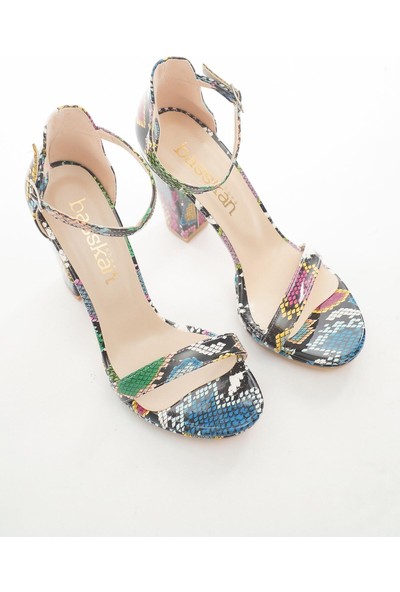 Basskan Kadın Siyah Yılan Detaylı Tek Bant Bilekten Bağlamalı Yüksek Topuklu Ayakkabı Basskan Kadın Siyah Yılan Detaylı Tek Bant Bilekten Bağlamalı Yüksek Topuklu Ayakkabı